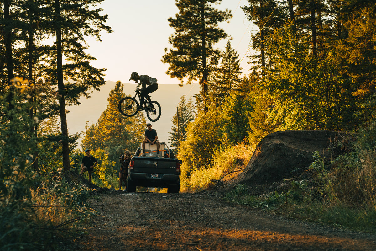 PROPERTY LINES WITH BAS VAN STEENBERGEN – Race Face